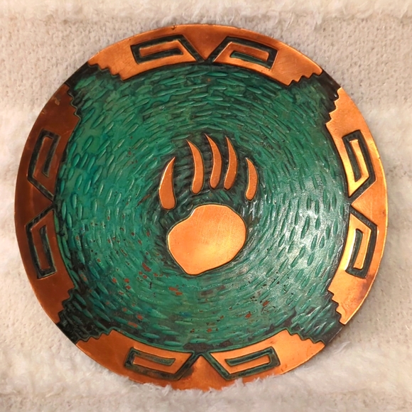 New World Trading | Wall Decor | Copper Bear Claw Medicine Plate 6 In ...